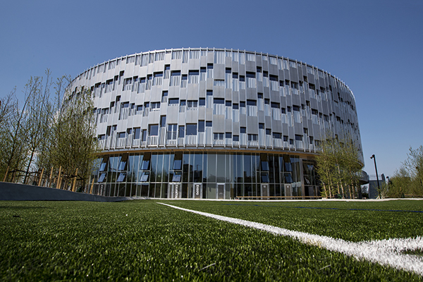 Perforated facade decorates innovative school building - Design Buy Build